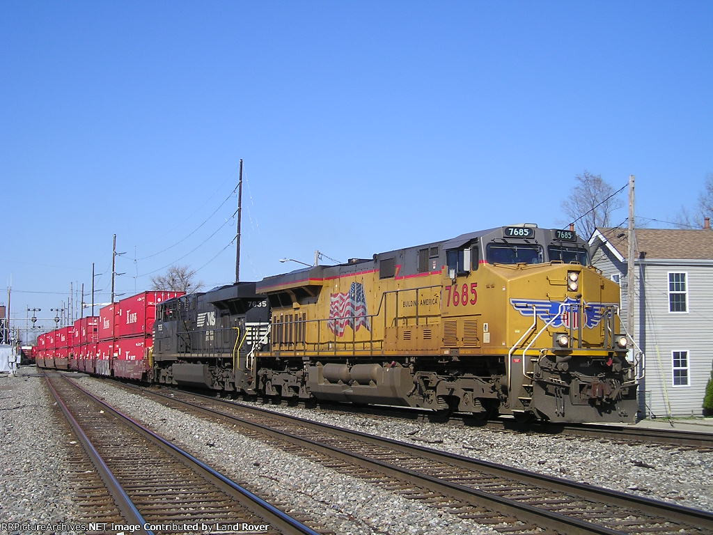 UP 7685 On NS 25 A Eastbound